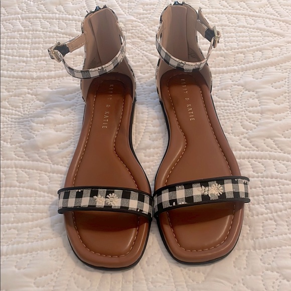 Kelly & Katie | Shoes | Kelly Katie Nymie Flat Sandals Black And White ...
